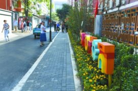 Urban spaces: neighbourhood streets with pedestrian friendly streets ...